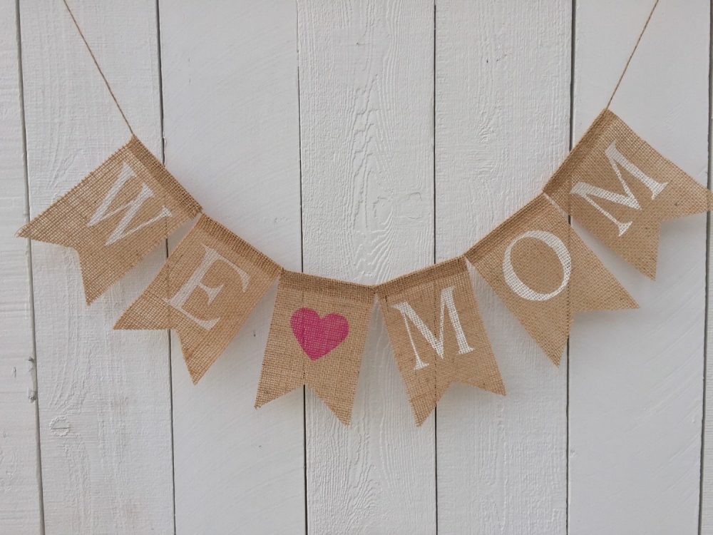 We [heart] Mom Burlap Banner | Aloha Inspired